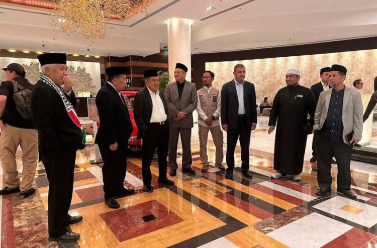 Jusuf Kalla, Prof Din Syamsuddin dan KH Bactiar Nasir Hadiri Pemakaman ...